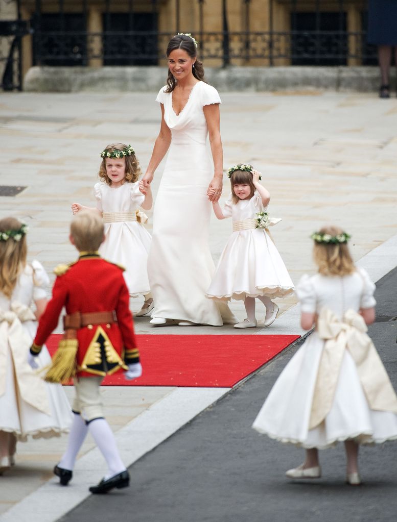 Pippa Middleton publicly supports heartbroken sister Kate in silk dress ...