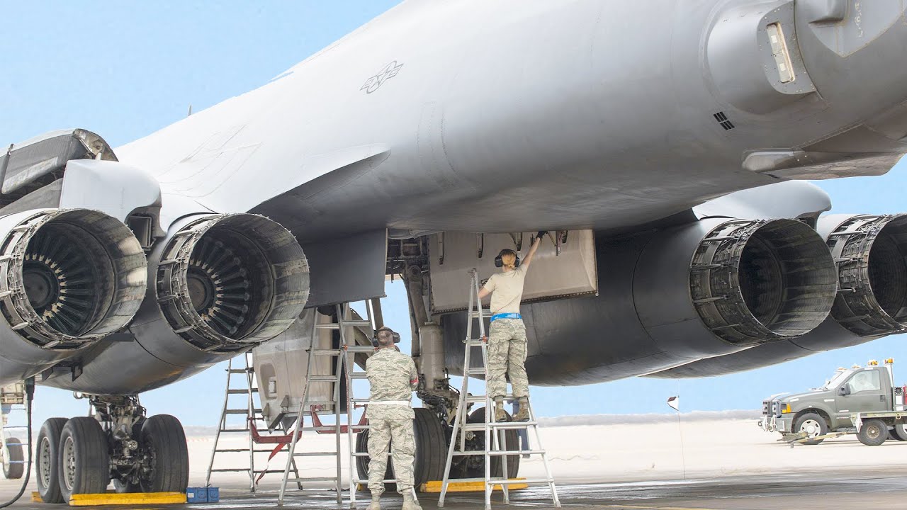 Monstrously Powerful B-1 Lancer Afterburners Light Up the Sky