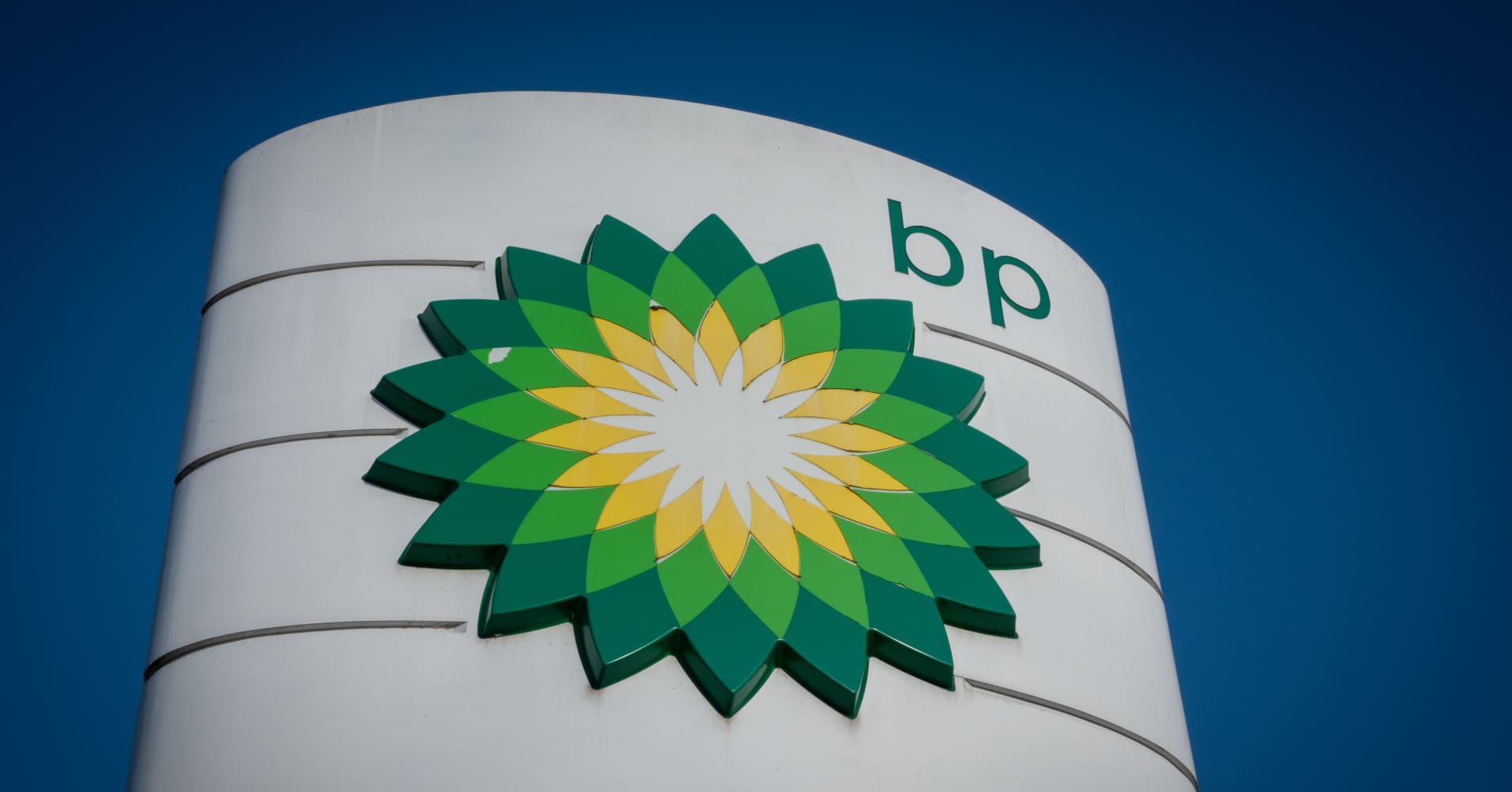 BP shares jump 7% on report it is in early-stage talks to be acquired ...