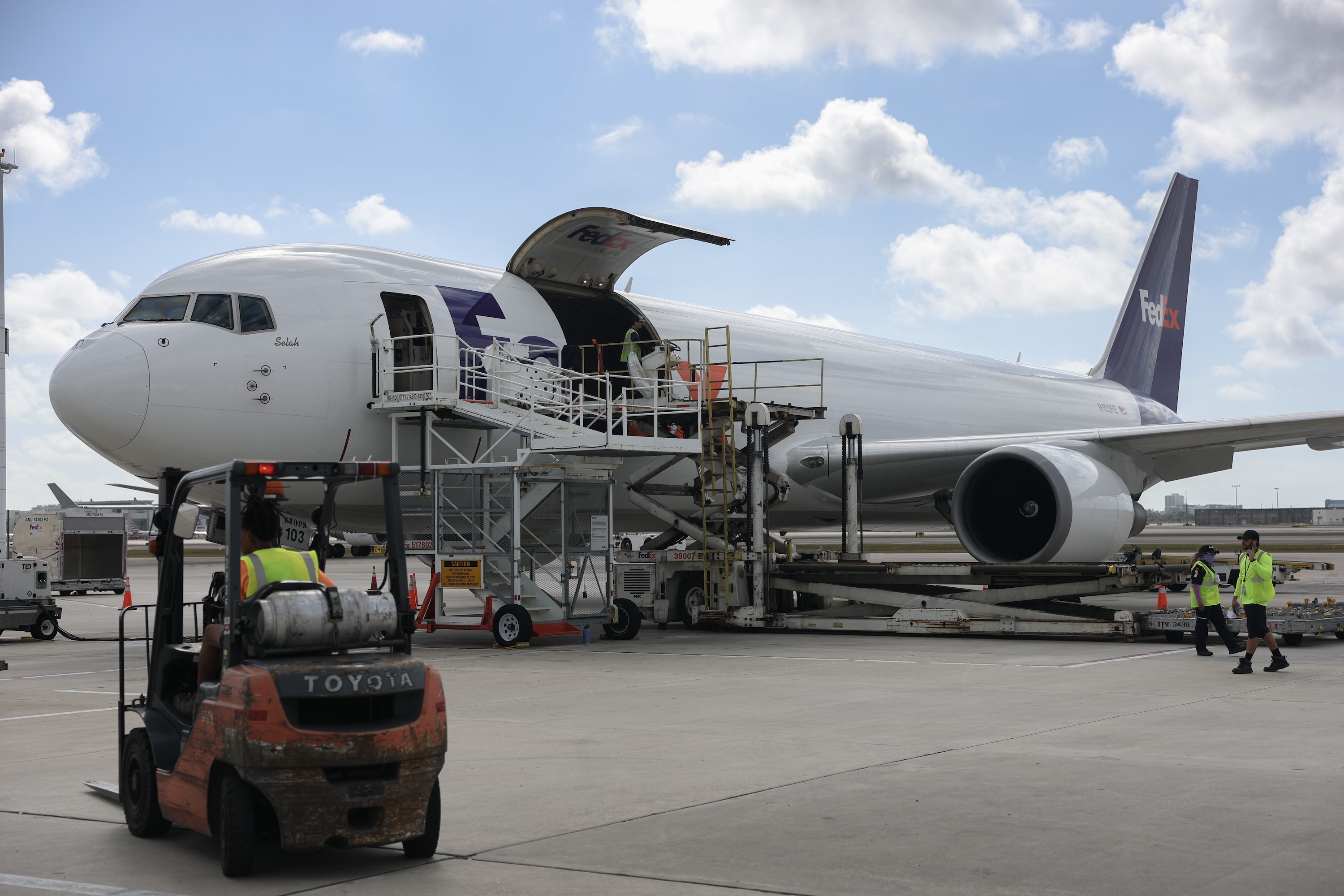 FedEx Faces $170M in Tariff Headwinds as US Cracks Down on De Minimis