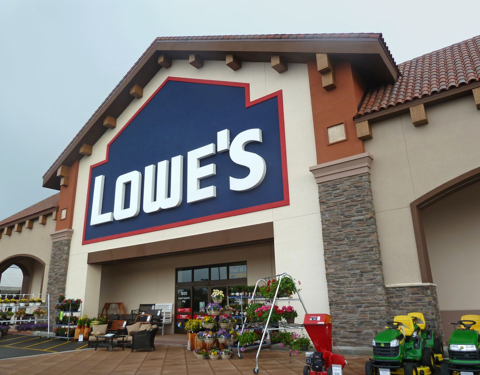 Jim Cramer Highlightes Lowe’s 52-Week High Despite the “God-Awful ...