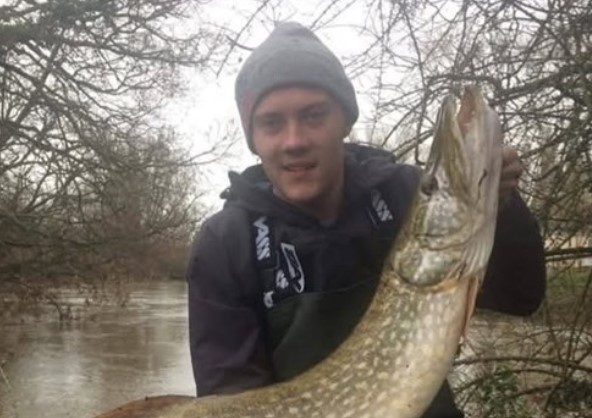 Tribute to 'loving' dad of two after fatal crash with Range Rover by ...