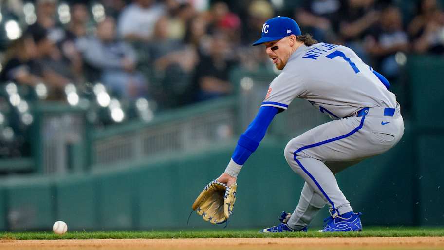KC Royals star grabs MLB.com's nod as early favorite for another Gold Glove