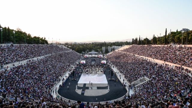Καλλιμάρμαρο: Χιλιάδες κόσμος στην συναυλία αφιερωμένη στα 100 χρόνια ...