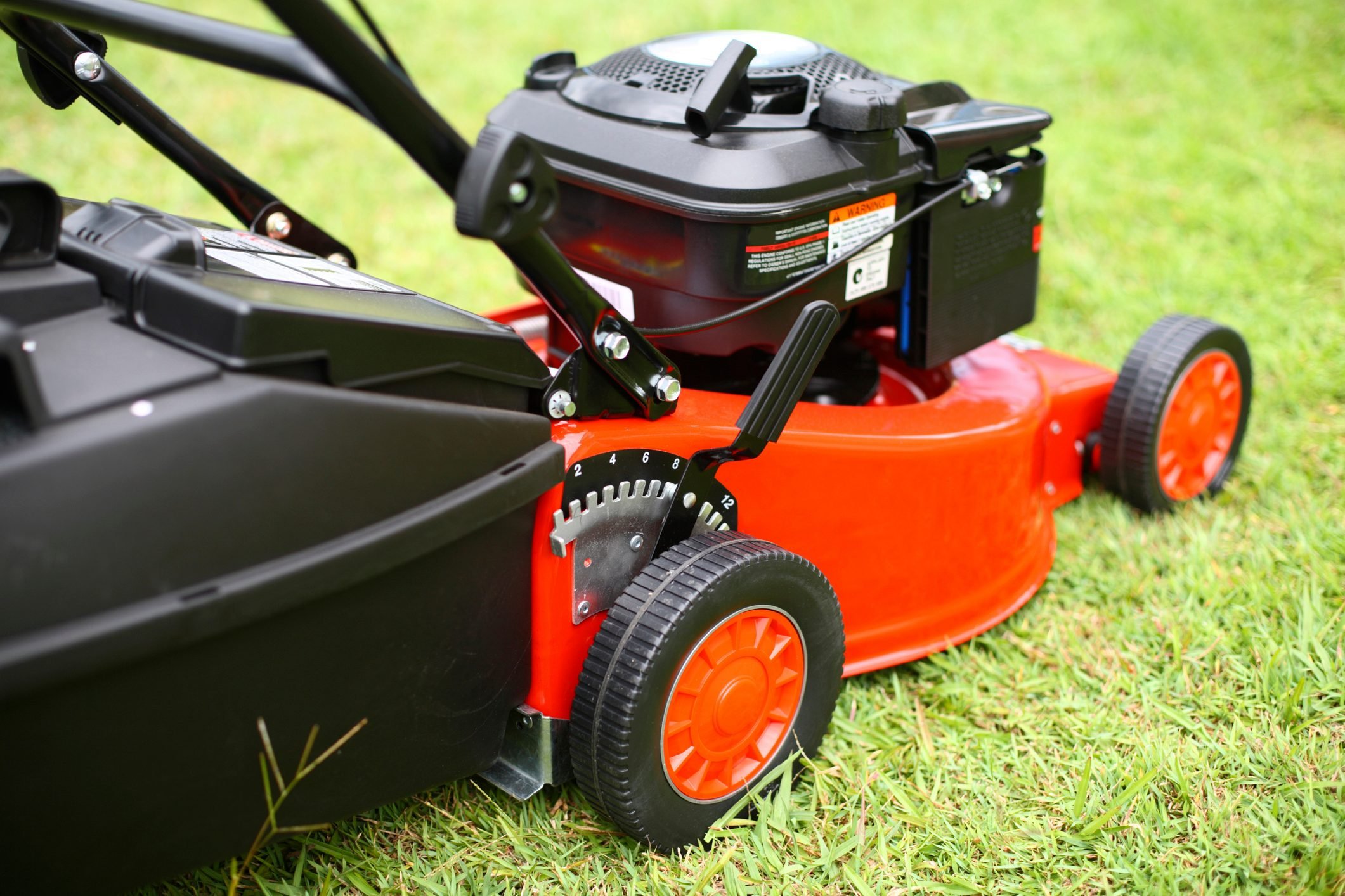 What To Consider When Buying a Gas Lawn Mower