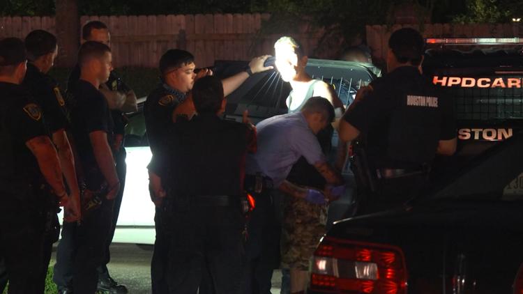 Houston police: Man impersonating ICE agent responsible for robbery