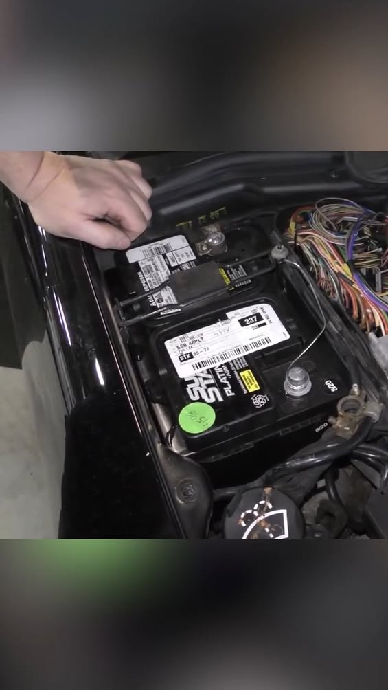 Mercedes SLK320: Battling Battery Drain! 🔋