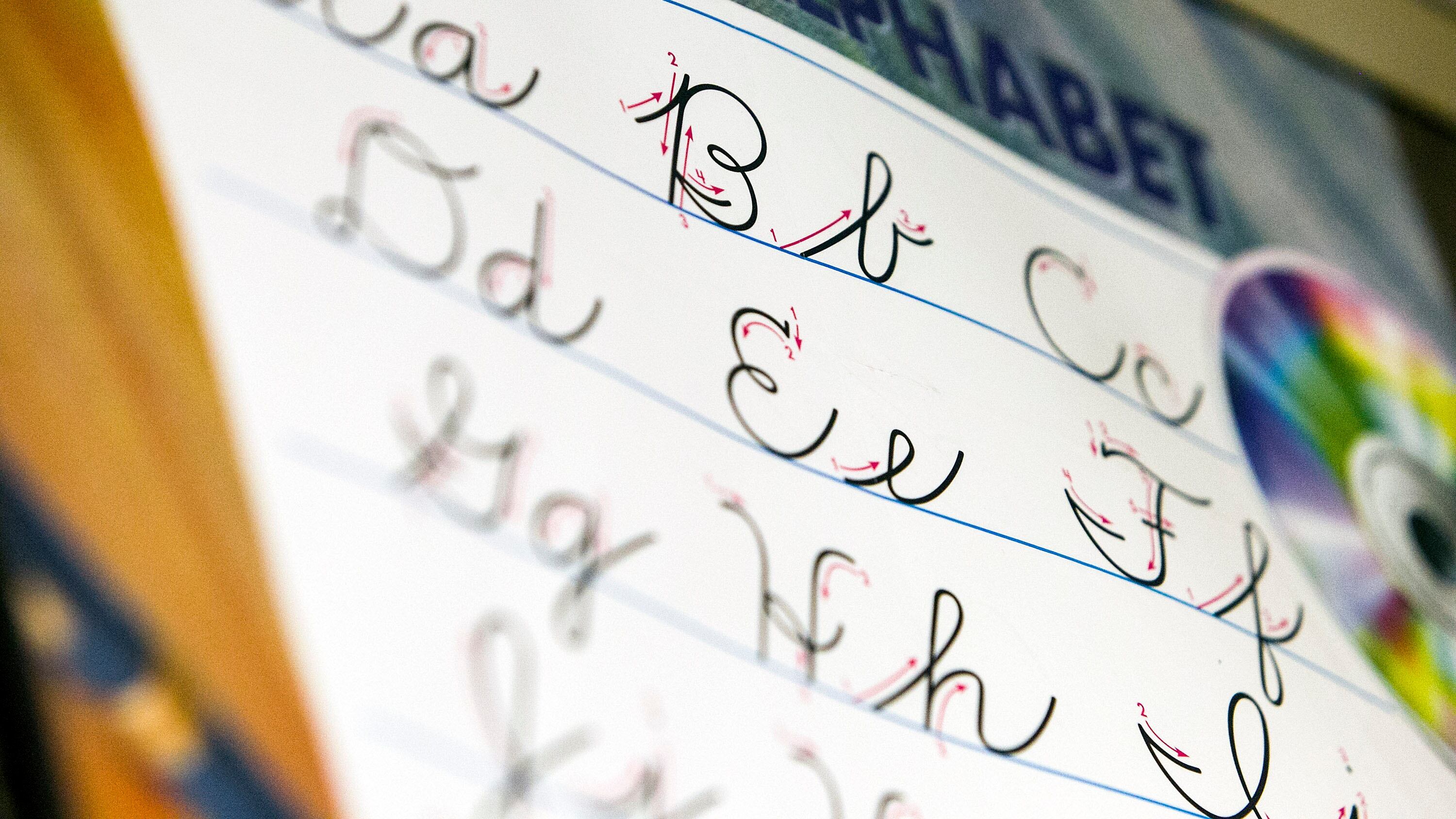Cursive lessons to return to Georgia schools
