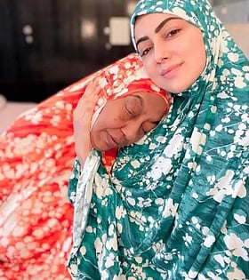 Sana Khan bids farewell to her mother Saeeda after prolonged illness