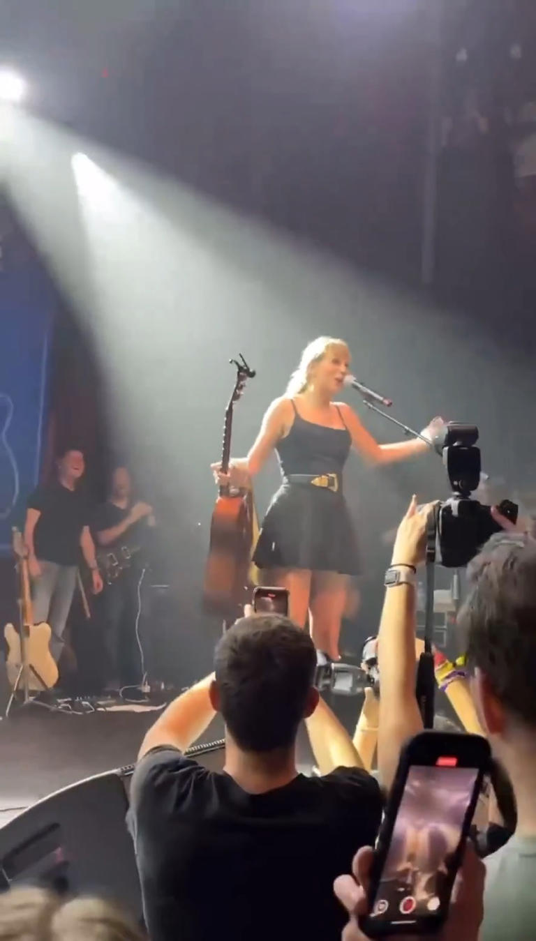 Taylor Swift goes country glam for surprise performance at Travis Kelce ...