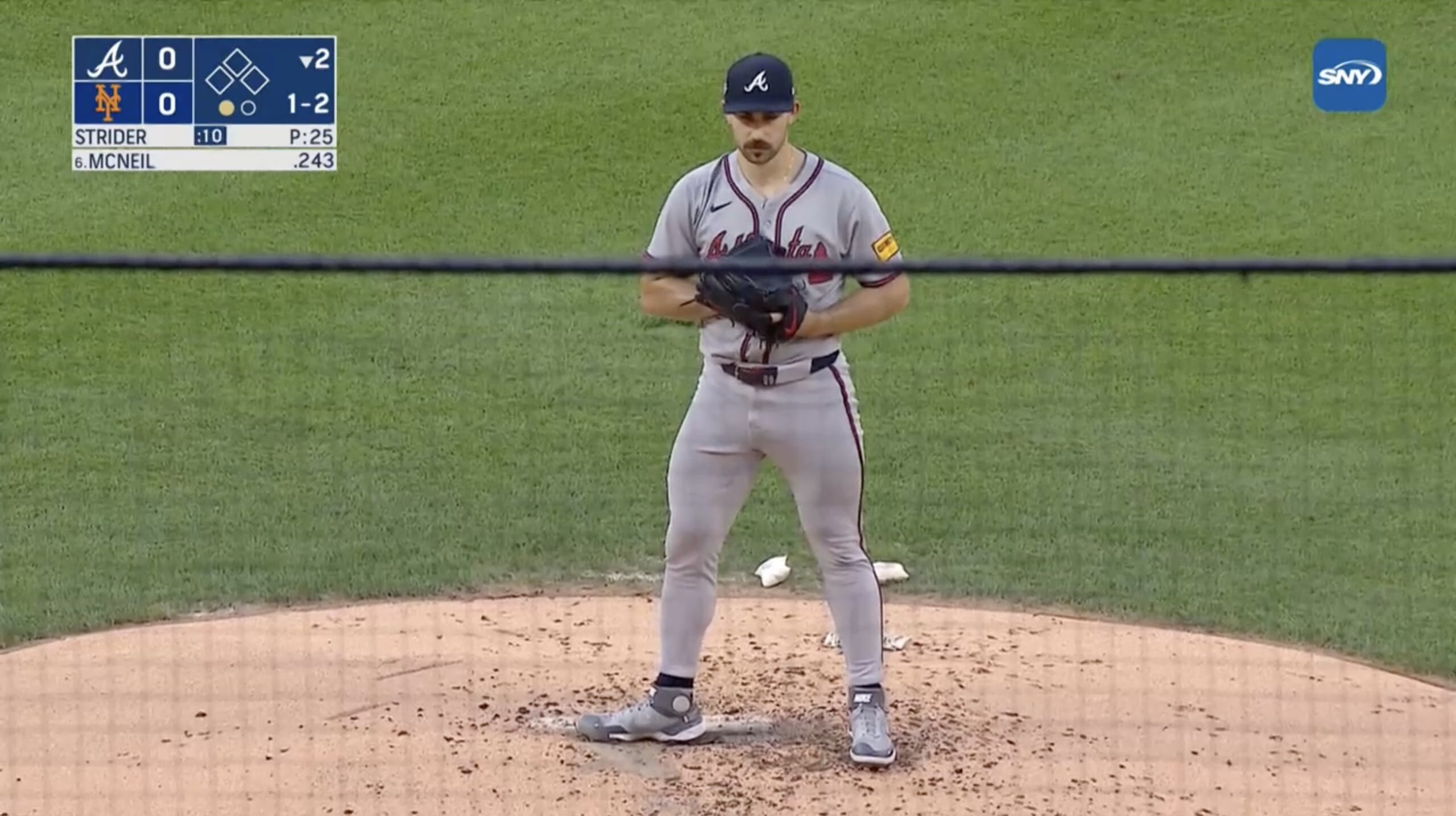 NY Mets Announcer in Awe of Pitcher’s ‘Unusually Large’ Legs in Bizarre ...