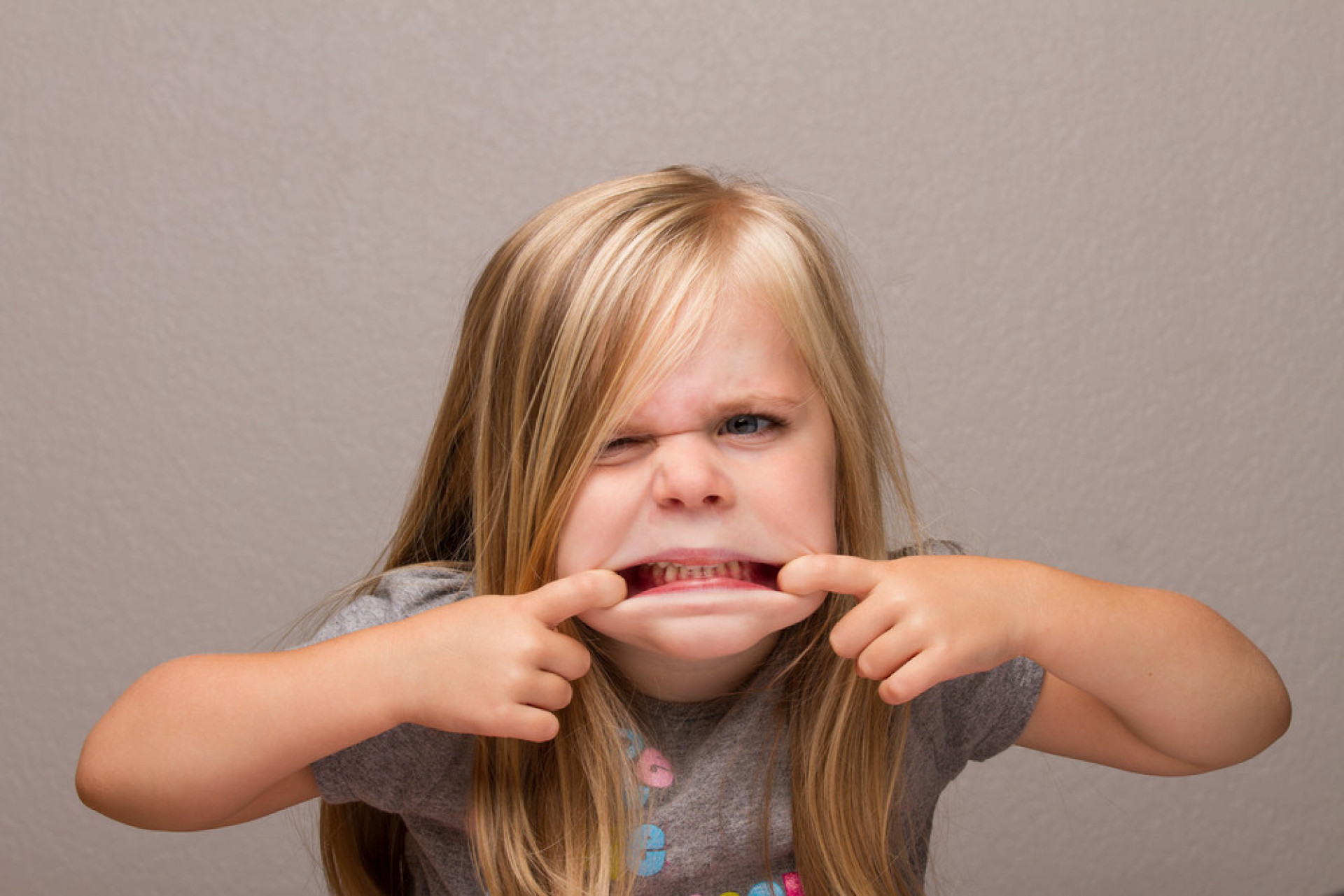 Wie Sie Ihren Kindern gute Manieren beibringen