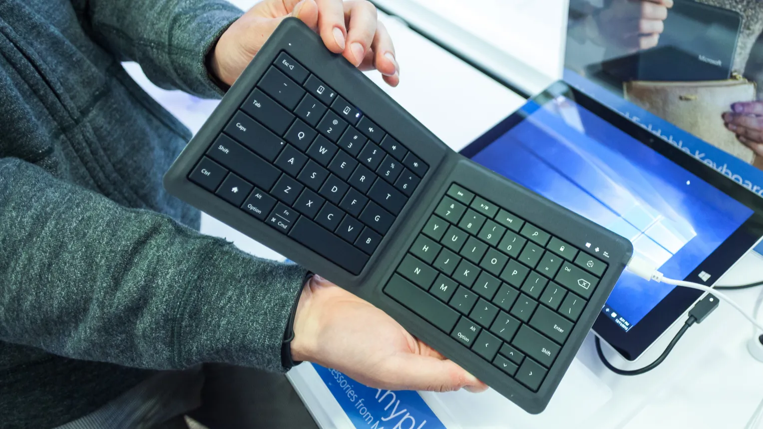 This Foldable Keyboard Holds A Full Ryzen 7 PC