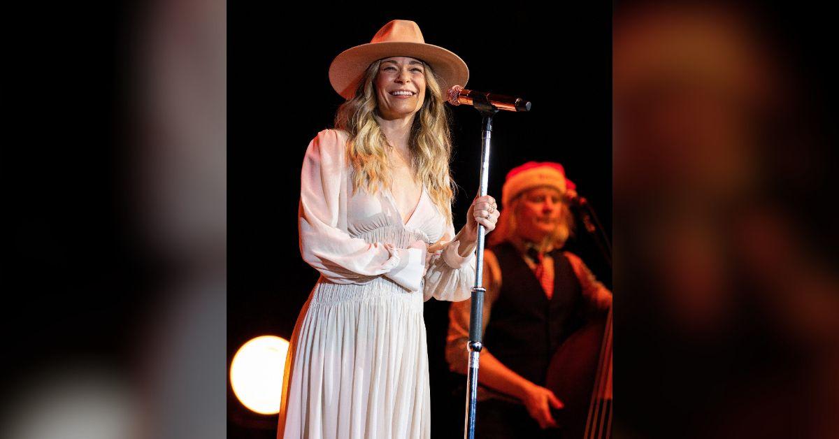 LeAnn Rimes' Tooth Falls Out of Her Mouth in Disastrous Concert Moment