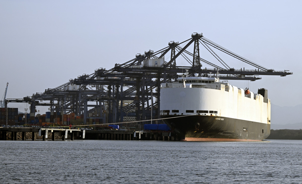 Massive Ship Carrying 3,000 Cars Sinks After Fire