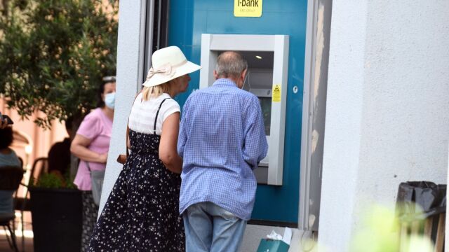 Συντάξεις Ιουλίου 2025: Τι ώρα μπαίνουν τα χρήματα στους λογαριασμούς αύριο