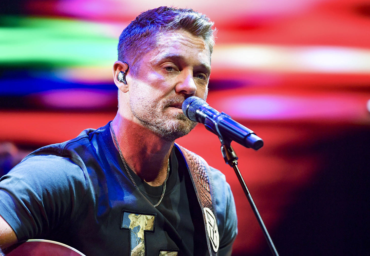 Country Singer Brett Young Explains Why He Quit Drinking 1 Year Ago