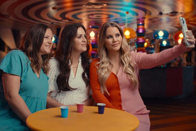 What happened on the 'poop cruise'? All the gory details from Netflix's ...