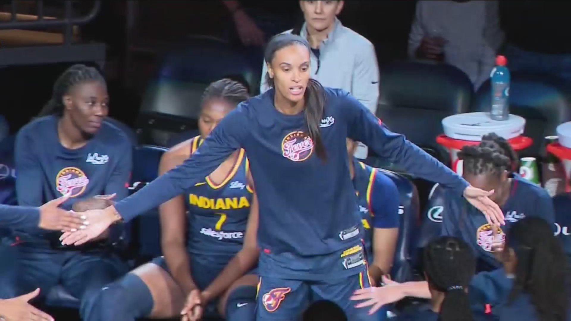 Fever waive Bonner, sign McDonald