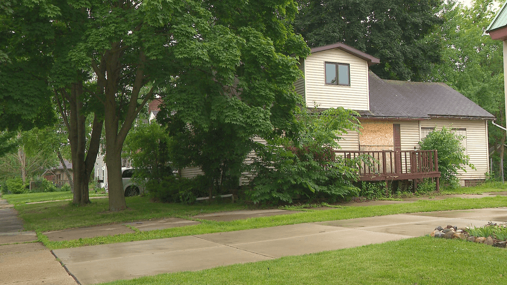 City drops lawsuit after 'Uncle Fester' sells Green Bay house