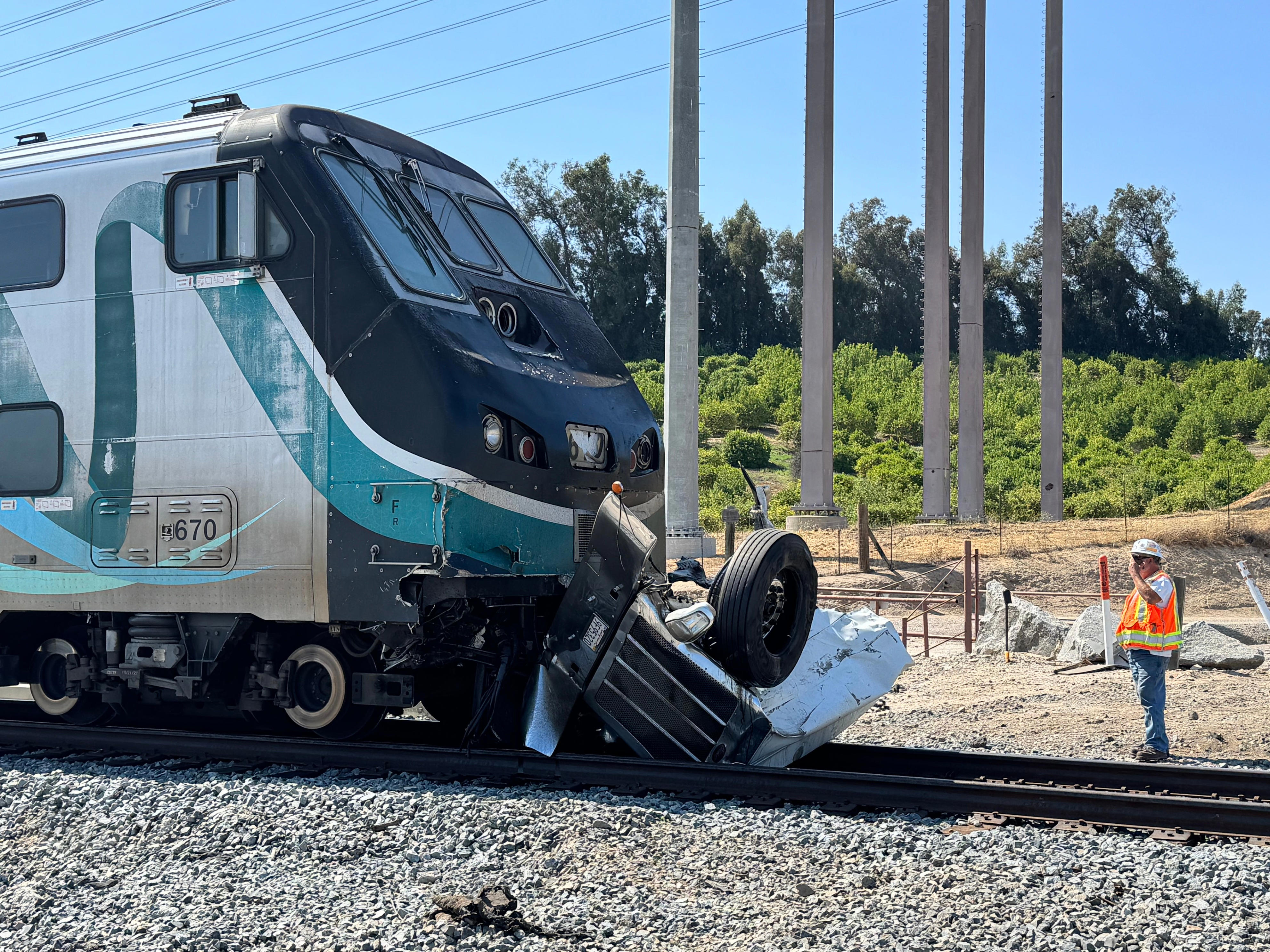 At least 1 dead after train, semi collide in Moorpark