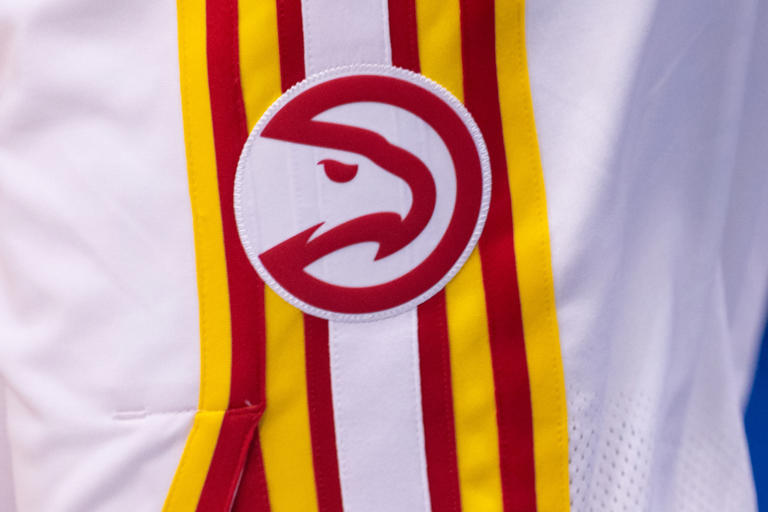 Hawks pick up unprotected 2026 first-round pick in draft night trade