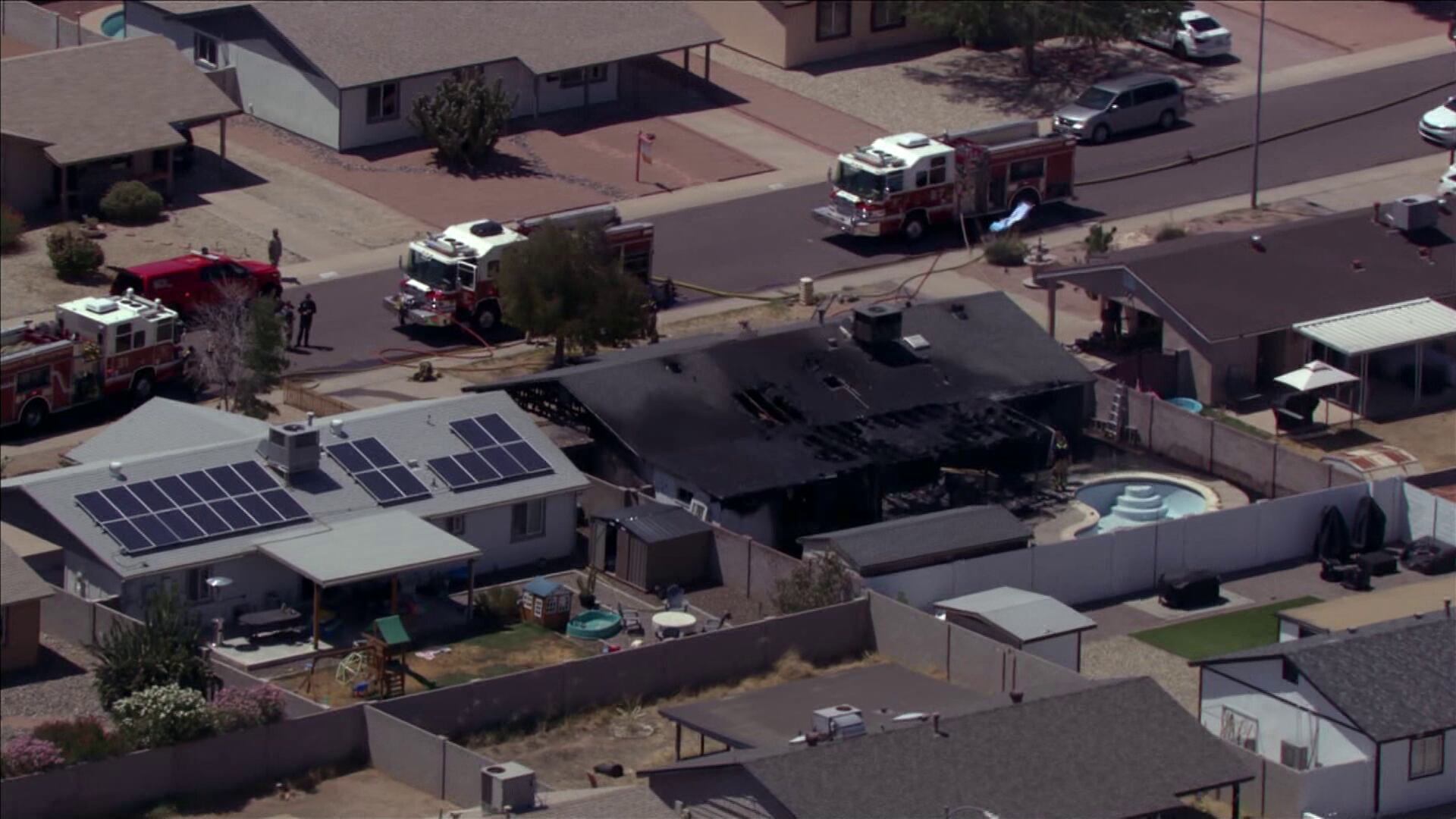 1 dead, firefighter injured after house fire in north Phoenix