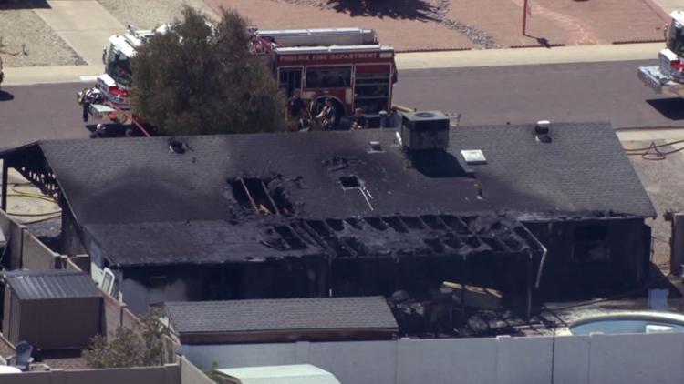 Man killed, firefighter injured in Phoenix house fire