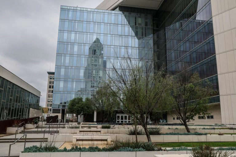 LAPD says it didn't help ICE during downtown L.A. raid; immigration ...