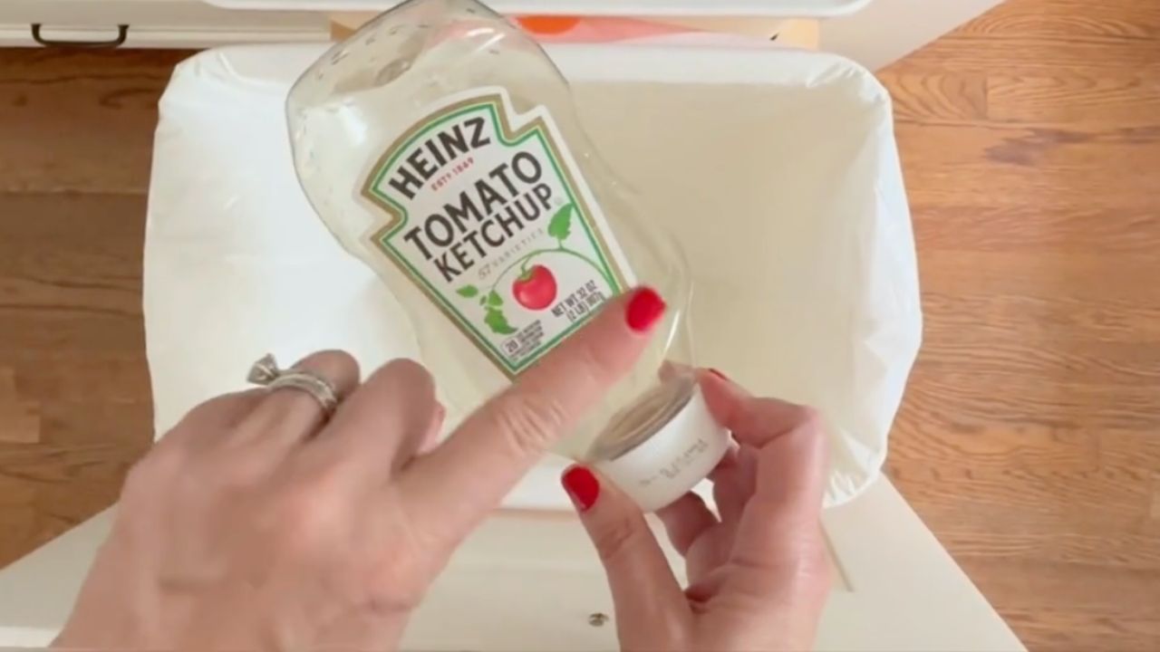 Don't throw out your leftover ketchup bottles before you see her GENIUS ...