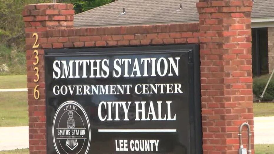 Smiths Station residents get first look at growth plans