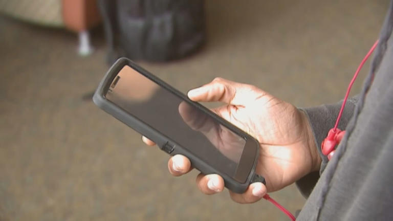 Texas school cell phone ban approved