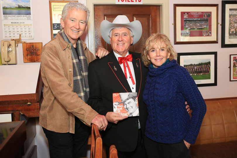 Patrick Duffy, AKA Bobby Ewing from Dallas, spotted pulling pints in ...