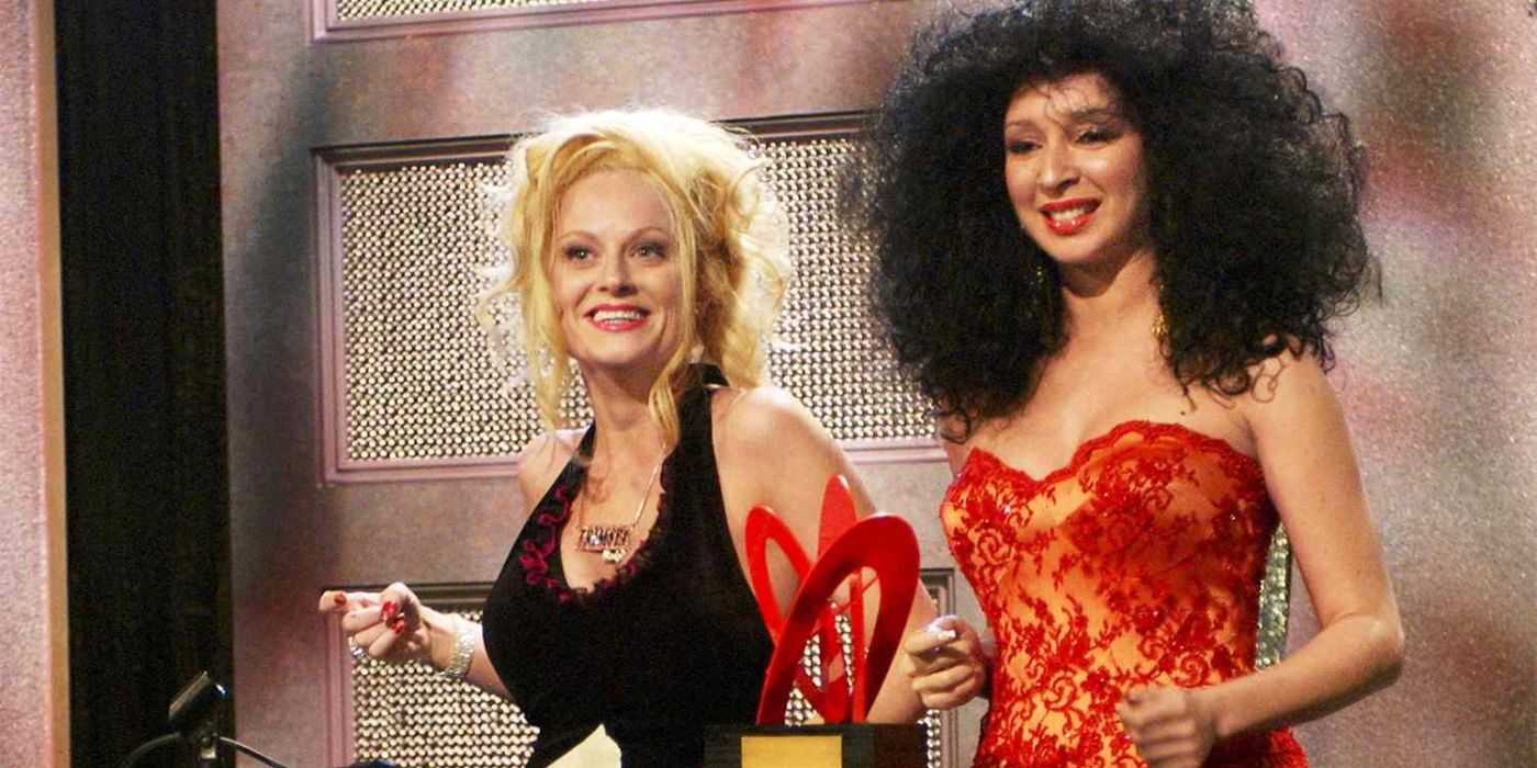 Amy Poehler Talks SNL Sketches That Haven't Aged Well & Getting Things ...
