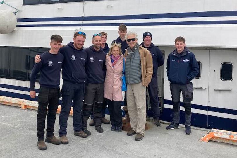 Patrick Duffy, AKA Bobby Ewing from Dallas, spotted pulling pints in ...