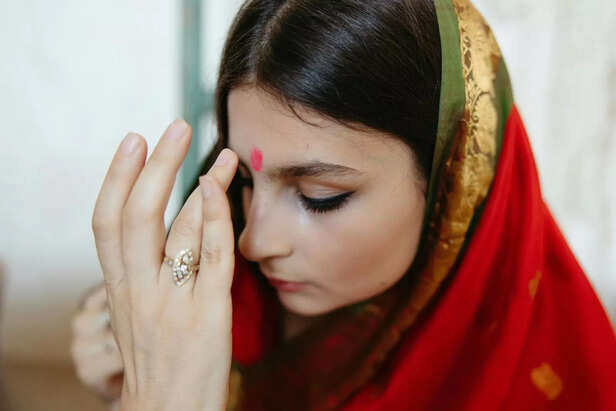 Why Women Wear Bindi: Not Just Tradition, It Impacts the Brain