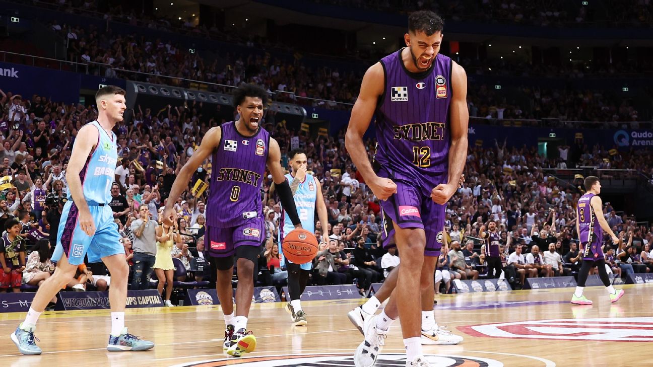 Sources: NBL champion Tim Soares returns to Kings