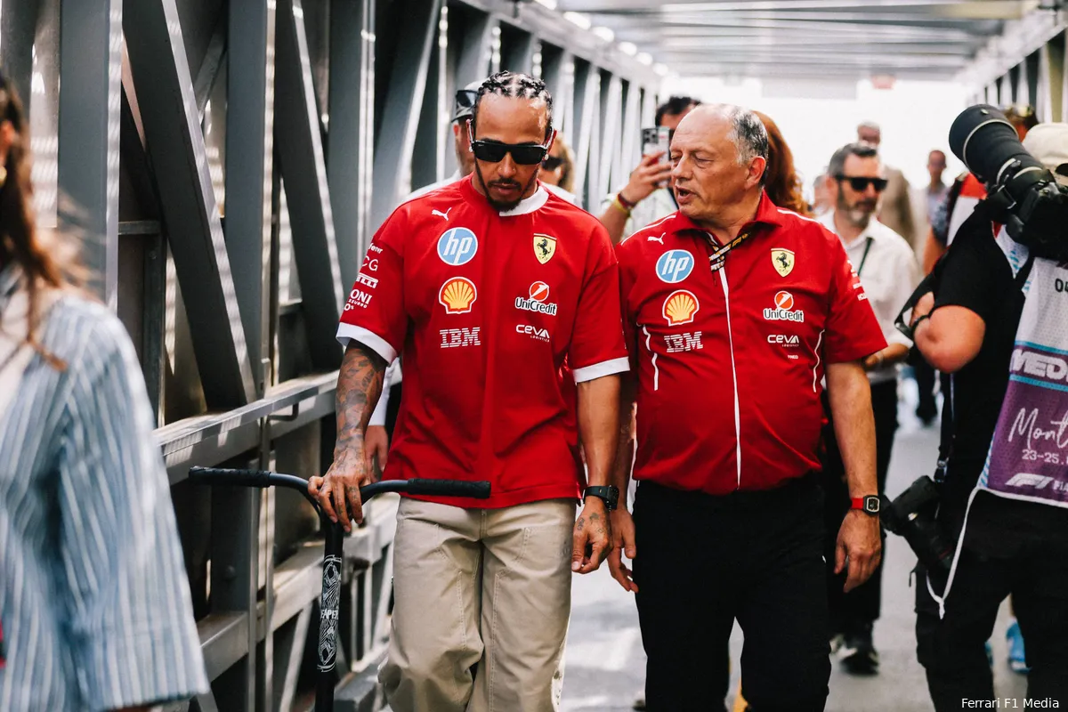 Russell wordt op pijnlijke opmerking over Hamilton gewezen: "De domoren"