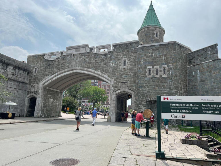 Buskers slam new French-language requirement in Quebec City tourist hub