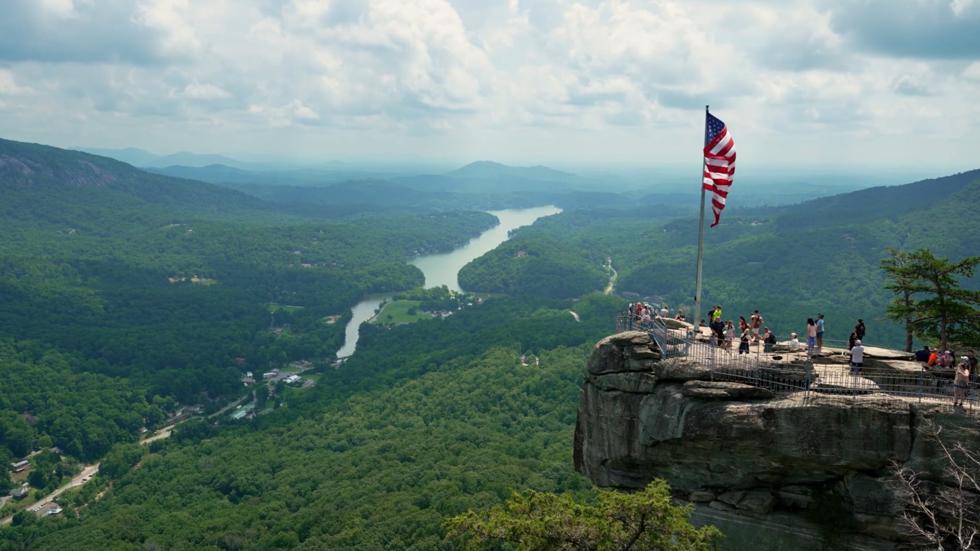Ουρανοί της Βόρειας Καρολίνας: Θέα από drone στα βουνά Blue Ridge και πέρα