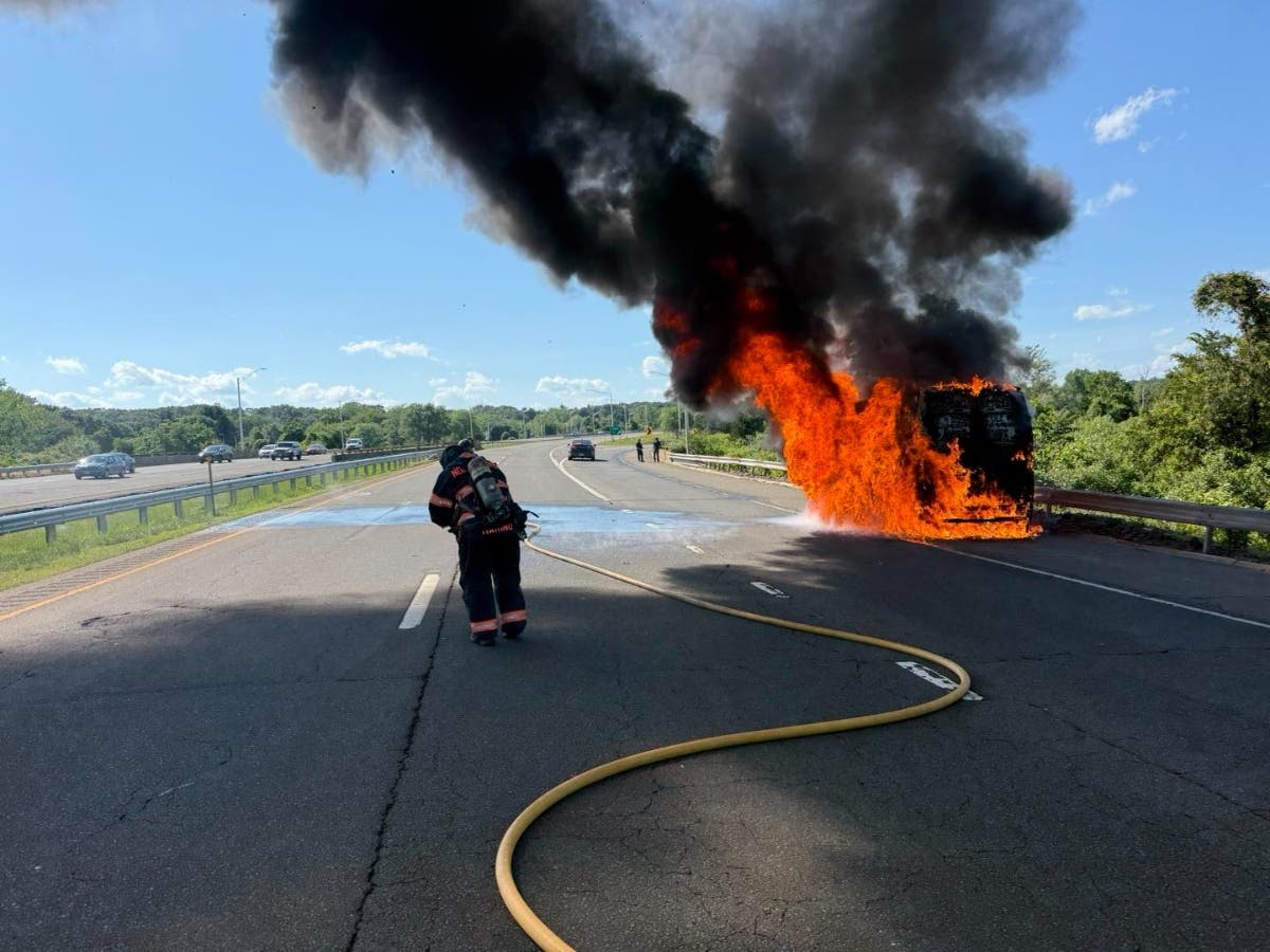 Van Fire Extinguished On Highway In North Haven: FD