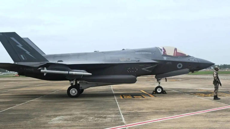 UK's Stealth Fighter Jet F-35B Stranded In India For 12 Days, Why The ...