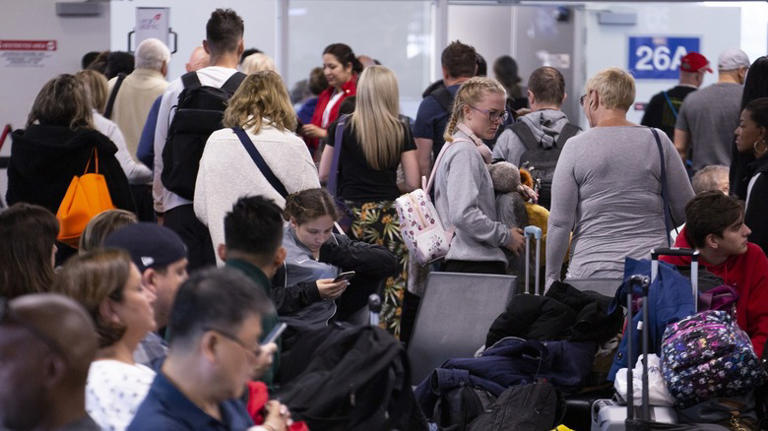 How Many Gates Are In The Los Angeles International Airport?