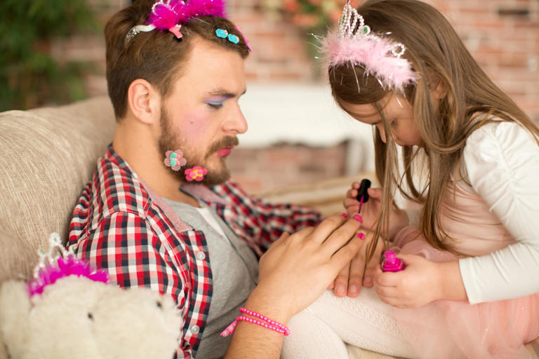 'Girl dads' are taking over the internet. Is that a good thing?