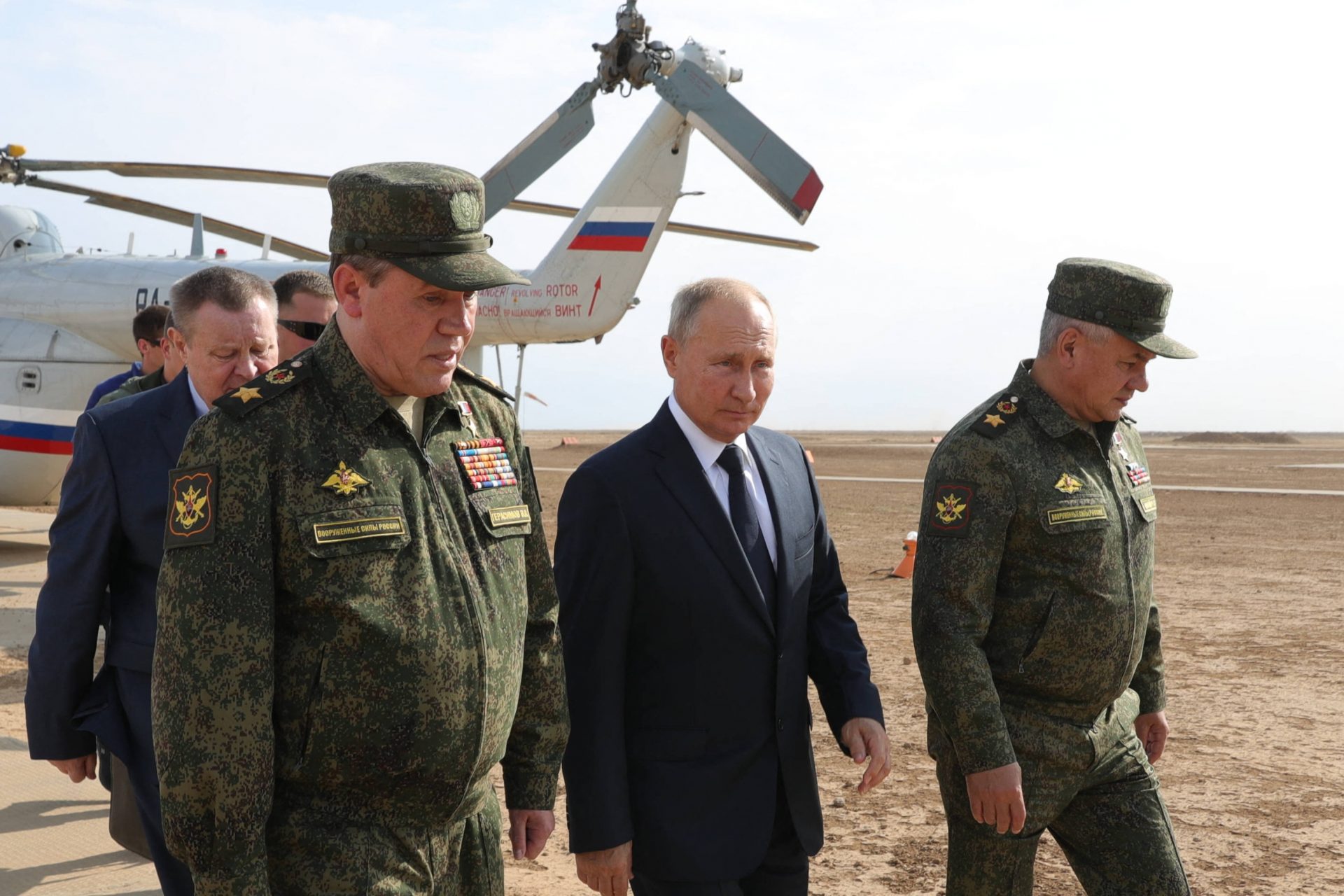 Grupo de resistência da Ucrânia infiltra-se em base aérea russa e ataca ...