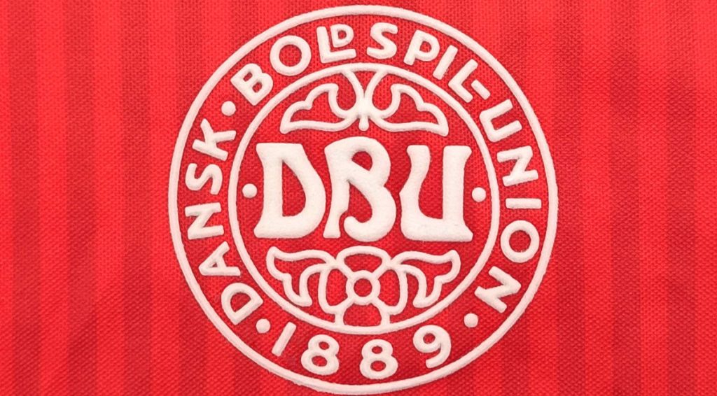 VM-skuffelse skaber kaos: Hvorfor fastholder DBU Brian Riemer?