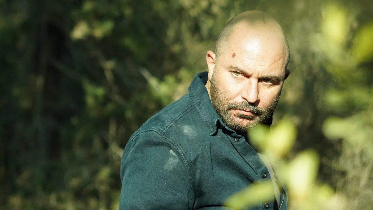 Gloednieuwe serie met 'Fauda'-ster Lior Raz vanaf juli op Netflix