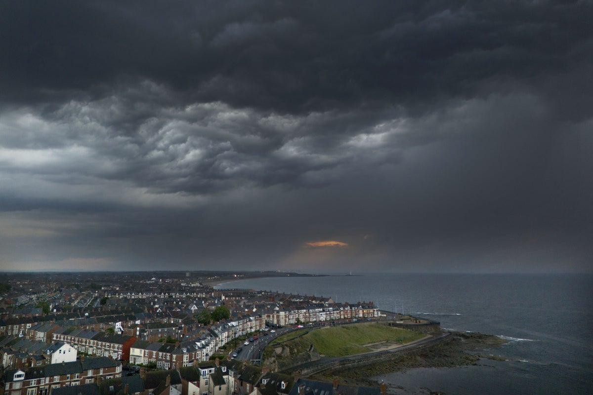 Heavy showers and thunderstorms to hit UK before warm weather returns
