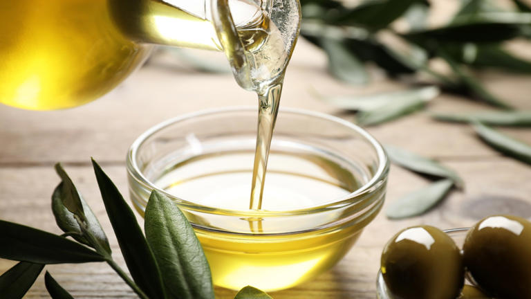 I drank 2 tablespoons of olive oil every day for 30 days — here's what ...