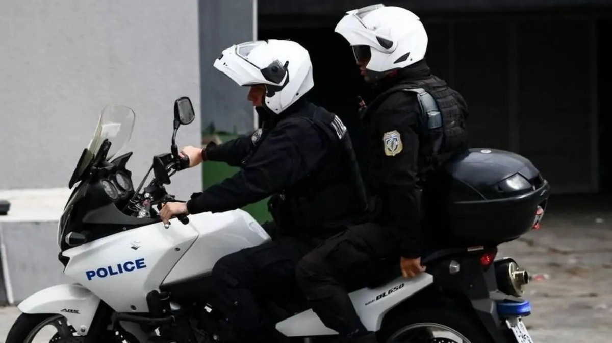 Θρίλερ στην Κυψέλη: Άνδρας εισέβαλε σε σούπερ μάρκετ, άρπαξε μαχαίρι ...